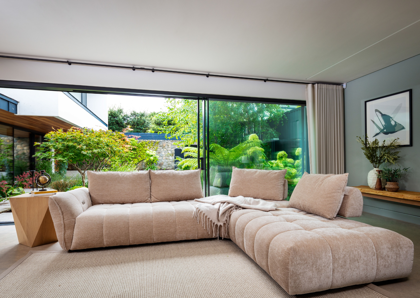 Victoria Corner – Diamond Furniture